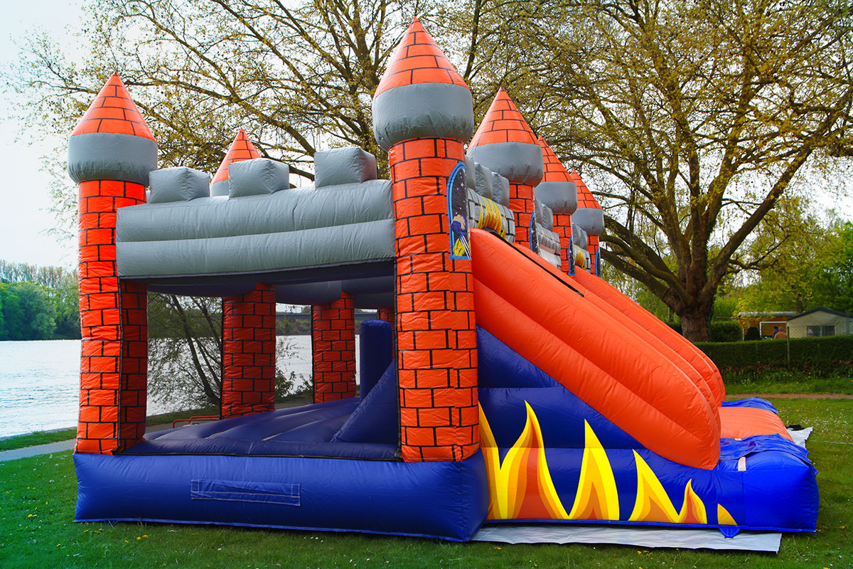 Hüpfburg Ritterburg mit 2 Rutschen